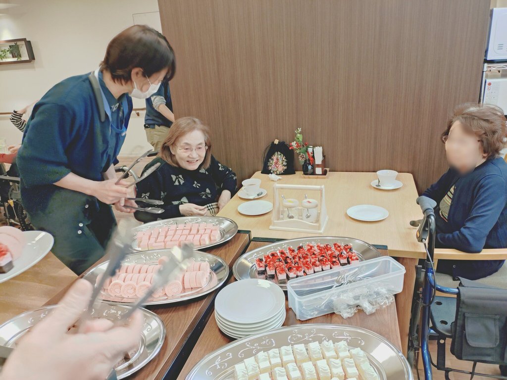 12月/デザートバイキング｜はなことばプラス田園調布(大田区)｜LIFULL 介護(ライフル介護)